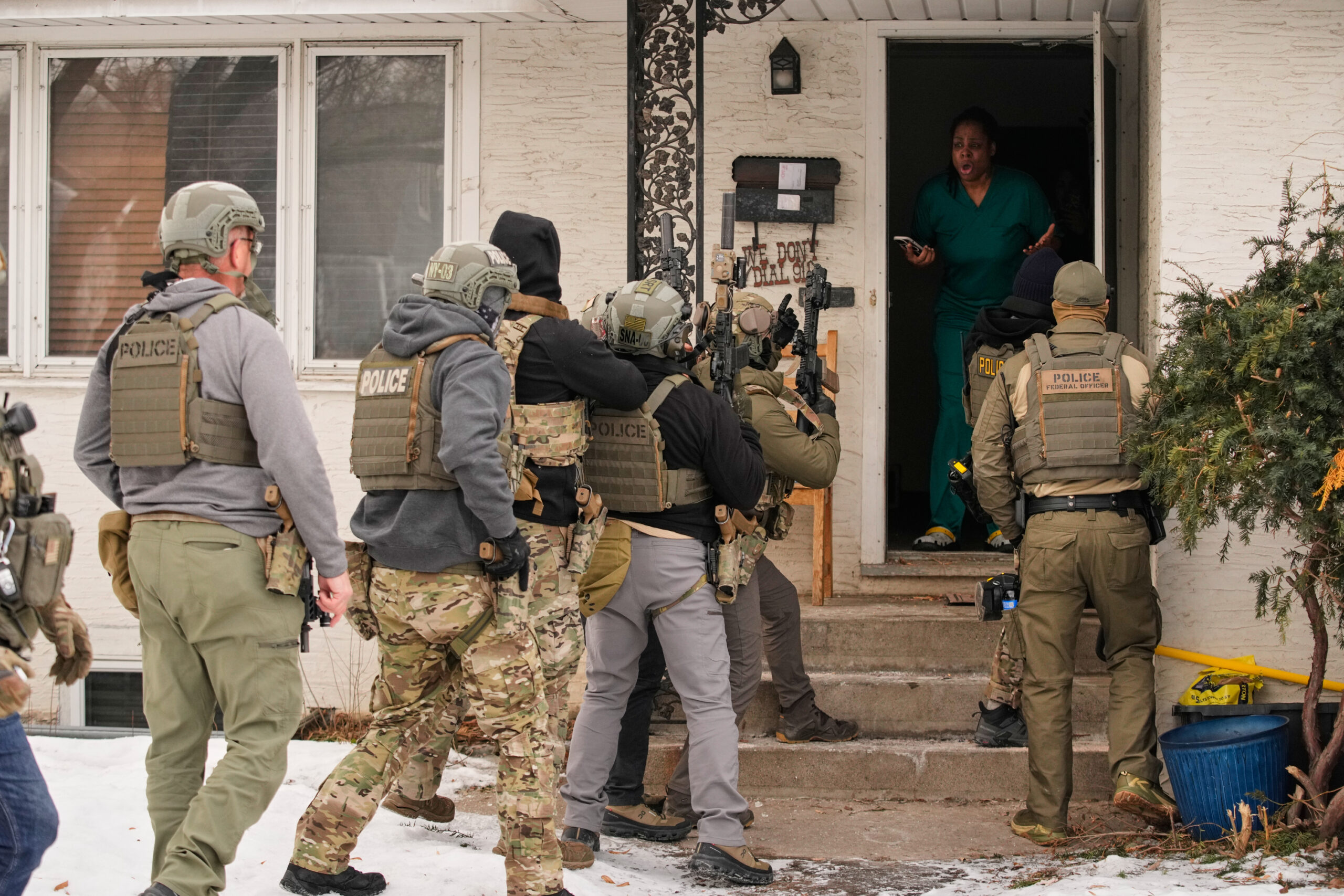 Immigration officers assert sweeping power to enter homes without a ...